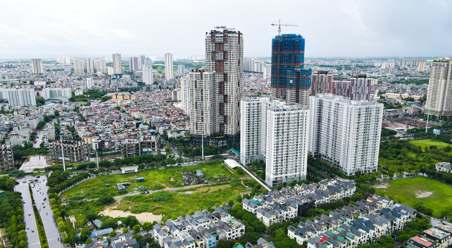 Cổ phiếu bất động sản 2025: Phân hóa mạnh, ông lớn bứt phá